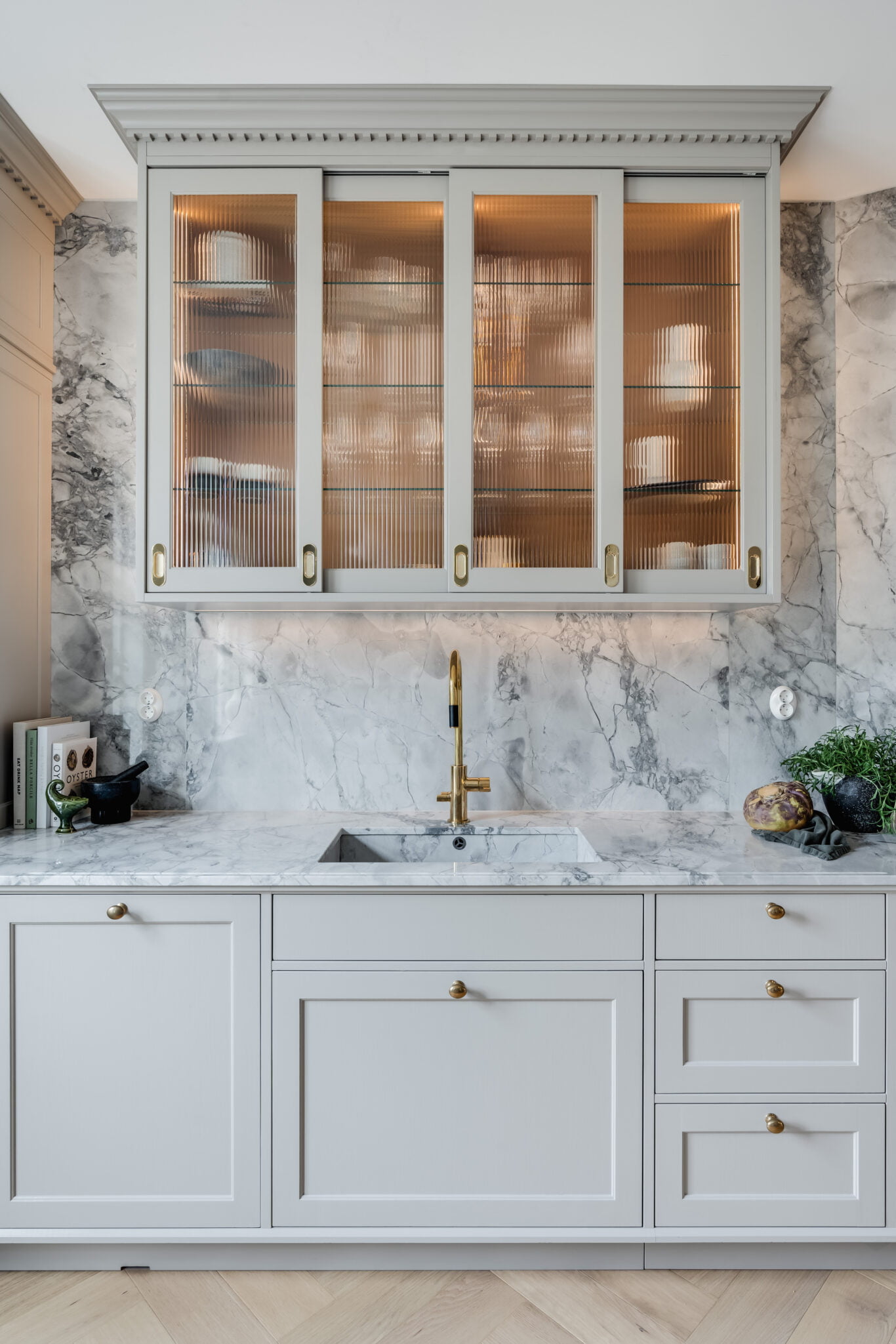 Penselmålat ramkök i klassisk stil | Lergöken